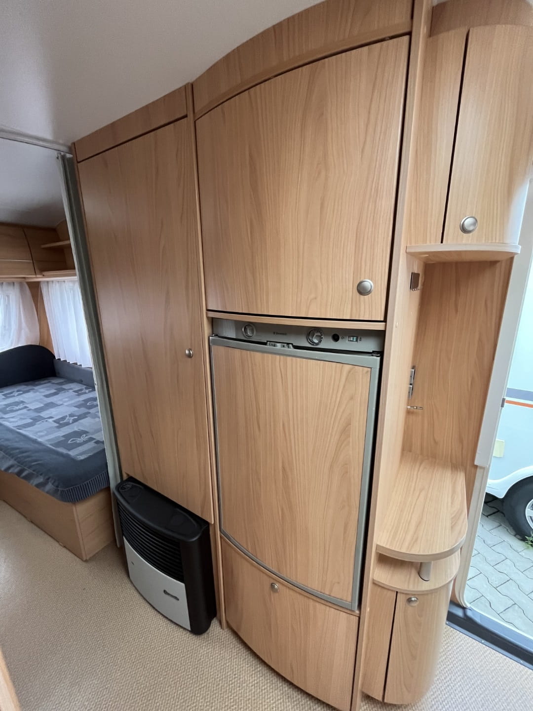 PRZYCZEPA KEMPINGOWA BURSTNER BELCANTO 520 Center-Camp